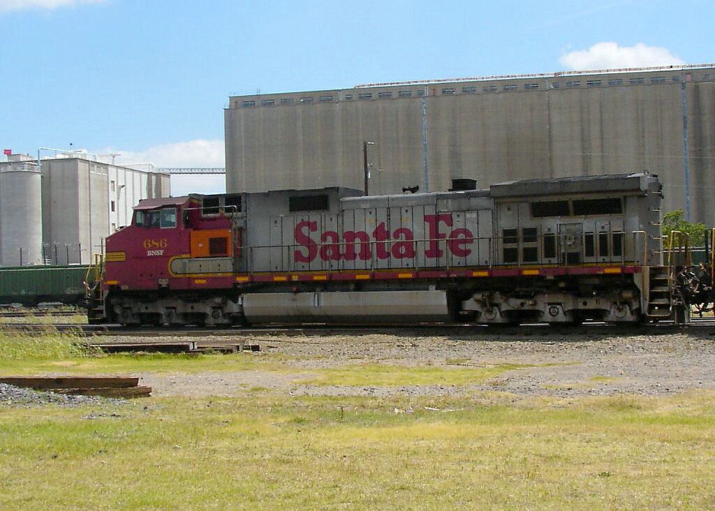 BNSF 686